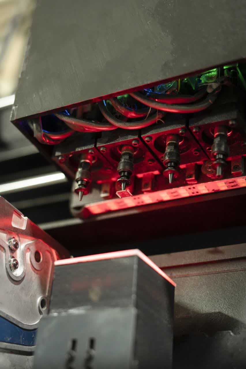 Four-head SMD assembly machine - آلبورگ تولید ماشین آلات مونتاژ